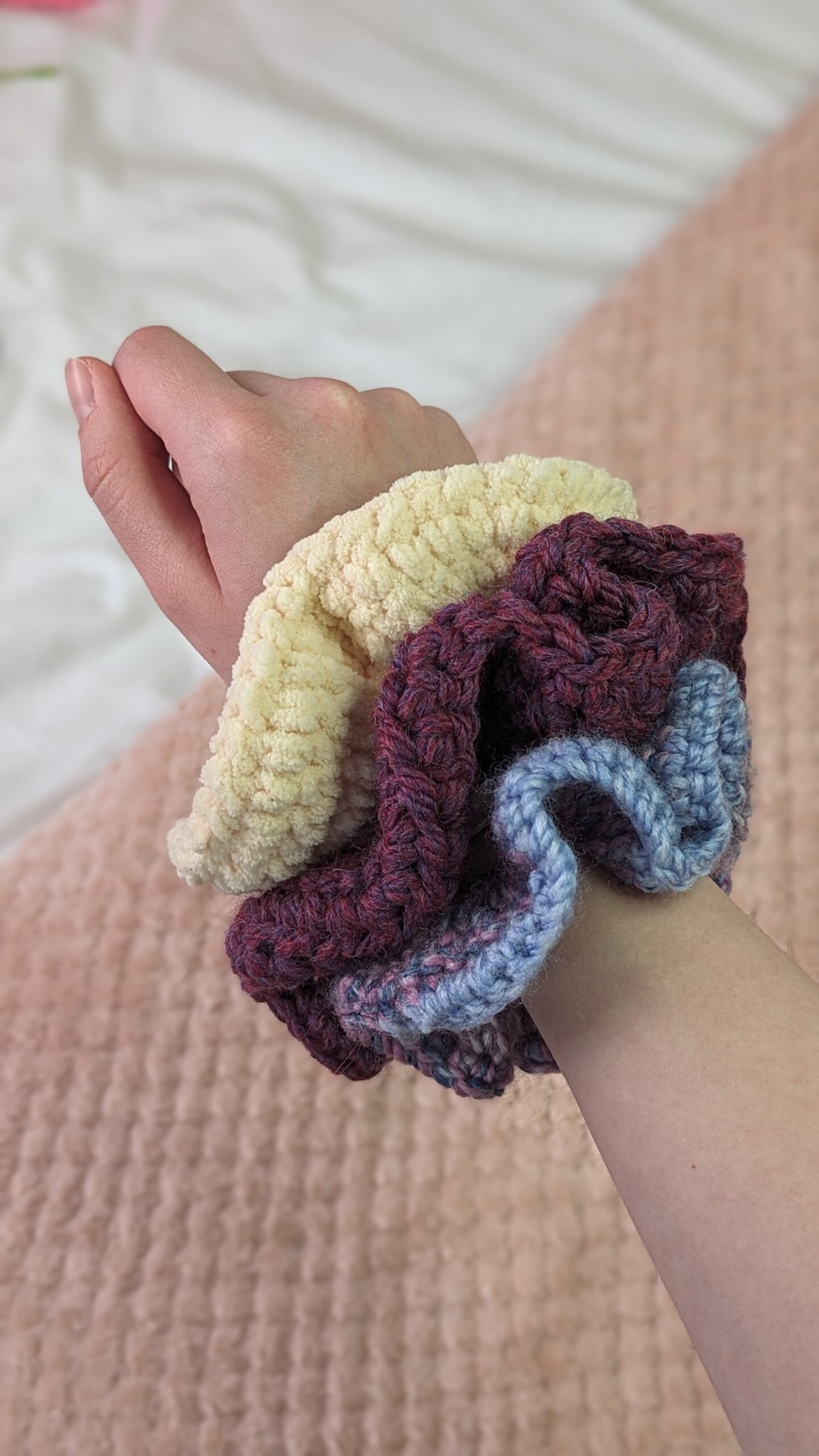How to Make a Crochet Scrunchie - Free Crochet Pattern